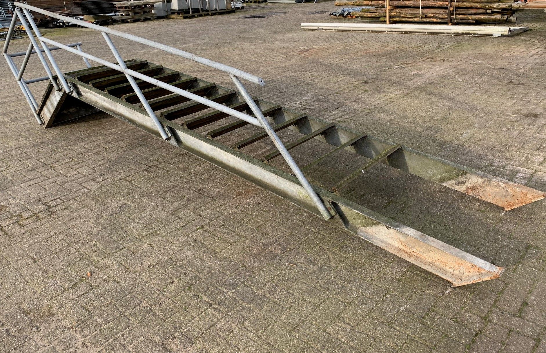 Gebruikte Trappen | Gebruiktebouwmaterialen.com