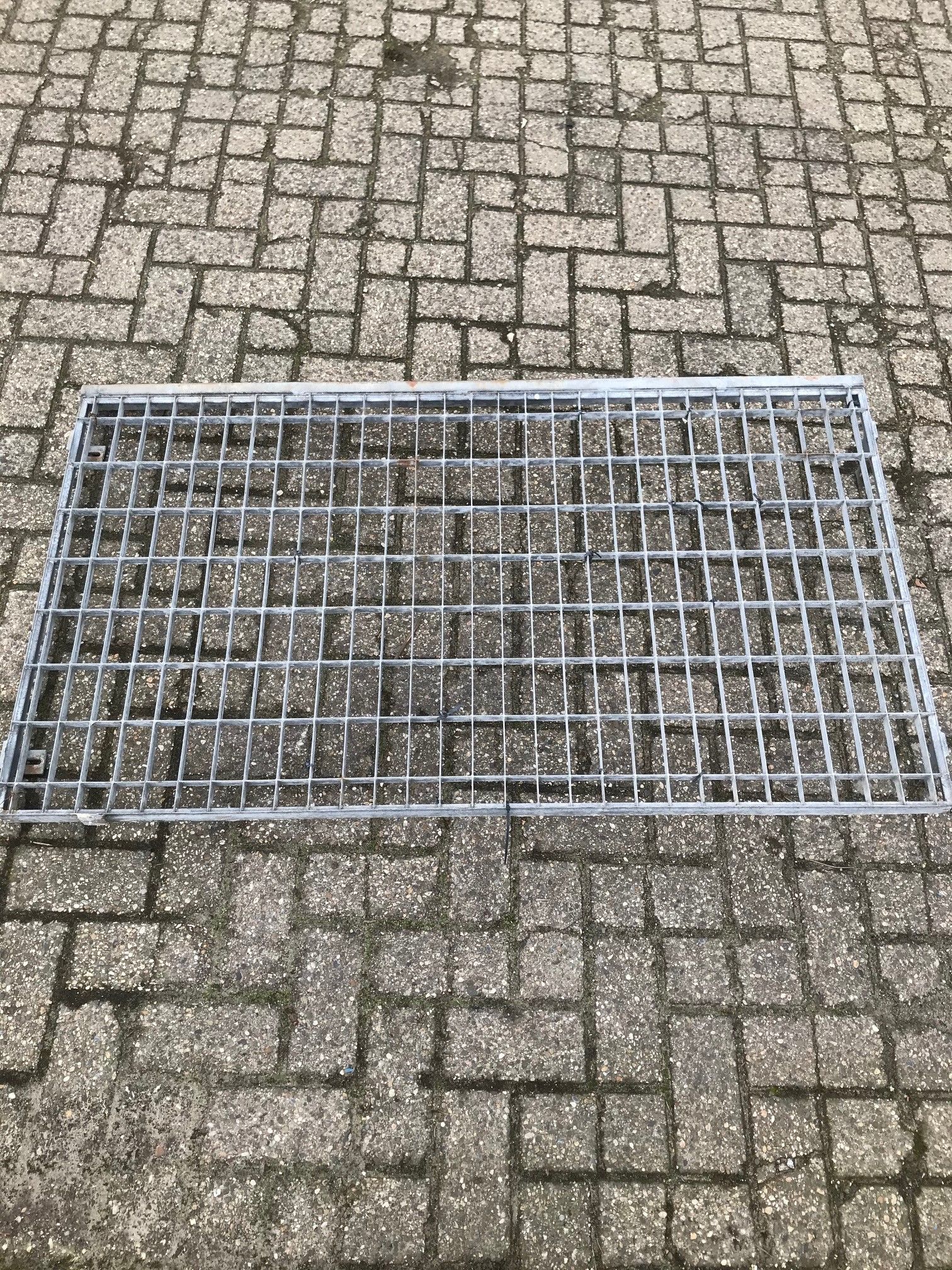 Gebruikte Stalen Roosters | Gebruiktebouwmaterialen.com